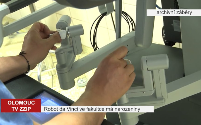 Robot da Vinci slaví narozeniny | OLTV.cz - Olomoucká televize